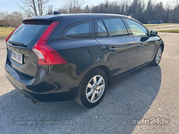 Black Volvo V60 2011 in Rapla, with an engine capacity of 1.60 L and mileage of 305 thousand km for 5950 €, photo 7 on AUTOMOTO.COM.LV