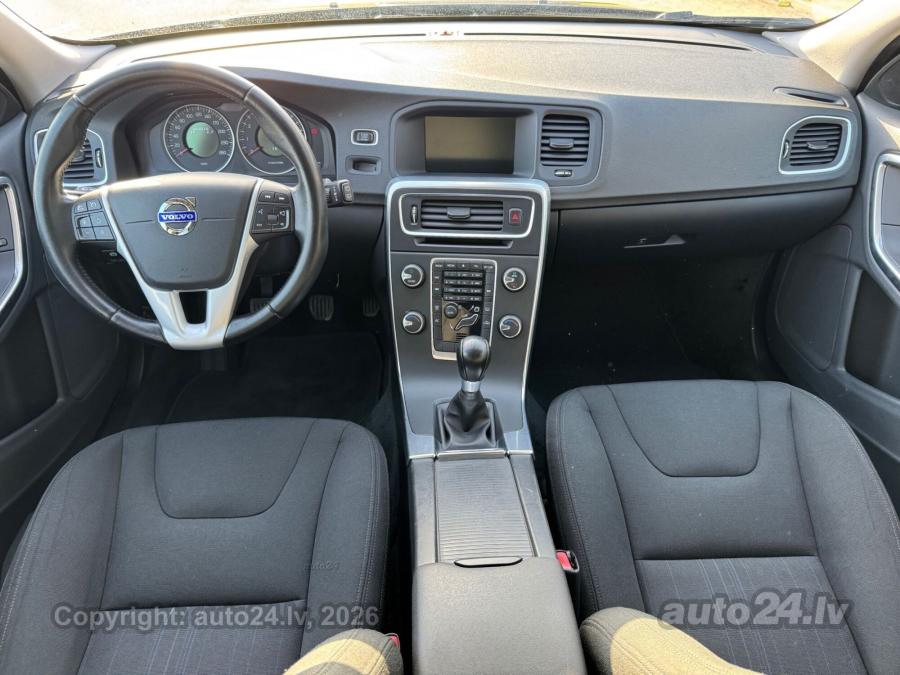 Melns Volvo V60 2011 Rapla, ar dzinēja tilpumu 1.60 L un nobraukumu 305 tūkst. km par 5950 €, foto 11 vietnē AUTOMOTO.COM.LV