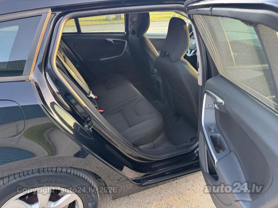 Melns Volvo V60 2011 Rapla, ar dzinēja tilpumu 1.60 L un nobraukumu 305 tūkst. km par 5950 €, foto 16 vietnē AUTOMOTO.COM.LV