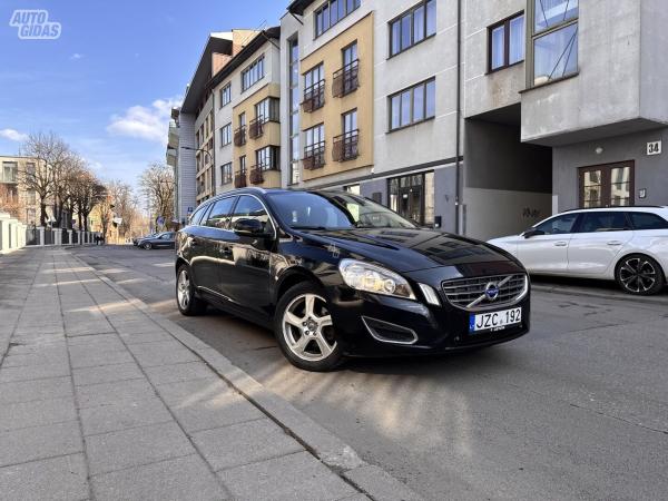 Melns Volvo V60 2011 Viļņa, ar dzinēja tilpumu 1.60 L un nobraukumu 222 tūkst. km par 3400 €, foto 2 vietnē AUTOMOTO.COM.LV