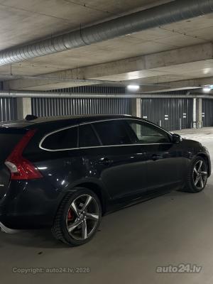Melns Volvo V60 2011 Tallina, ar dzinēja tilpumu 2.00 L un nobraukumu 296 tūkst. km par 7100 €, foto 3 vietnē AUTOMOTO.COM.LV