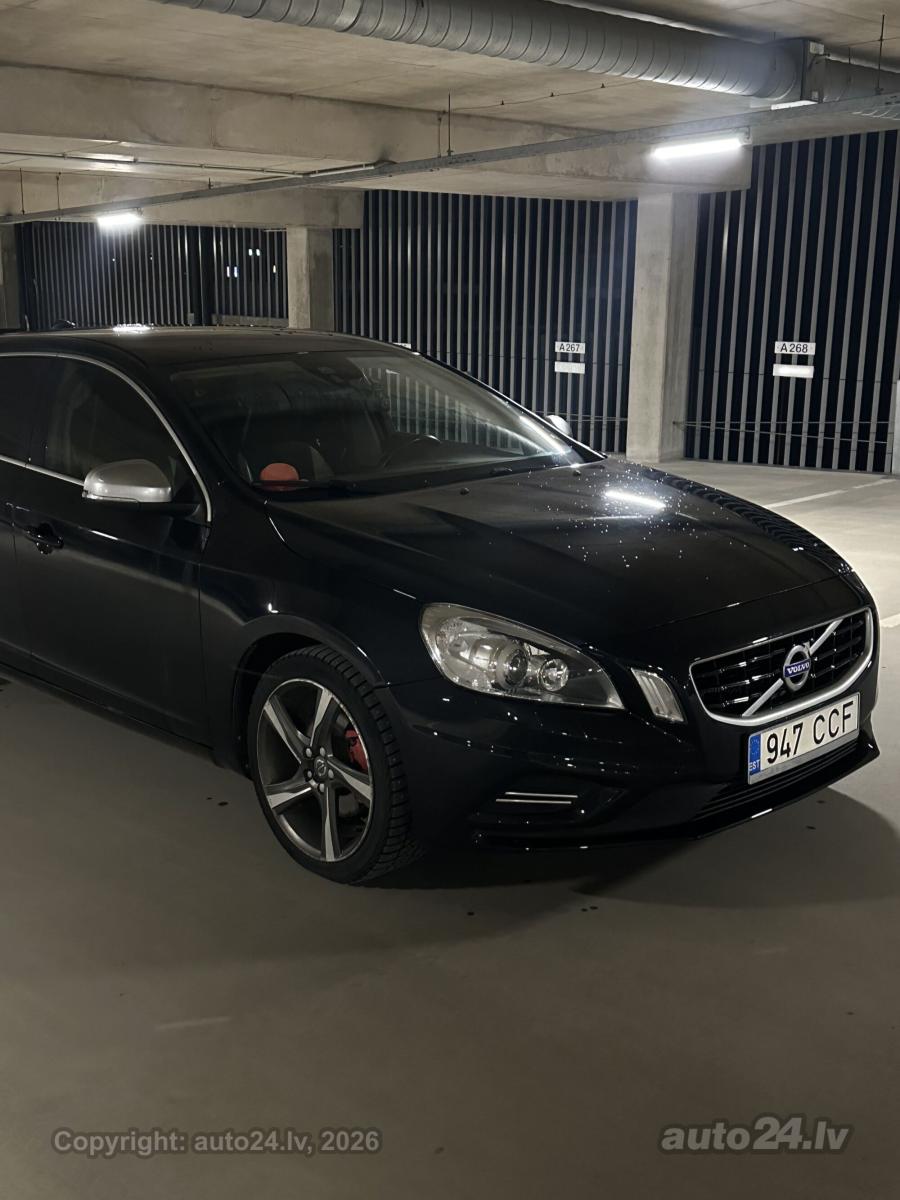 Melns Volvo V60 2011 Tallina, ar dzinēja tilpumu 2.00 L un nobraukumu 296 tūkst. km par 7100 €, foto 5 vietnē AUTOMOTO.COM.LV