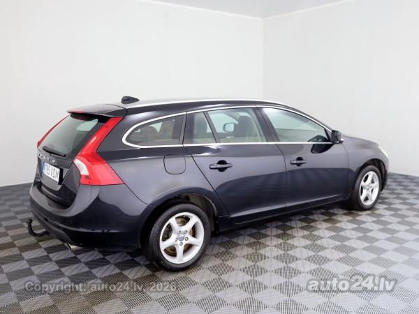 Melns Volvo V60 2011 Tallina, ar dzinēja tilpumu 2.40 L un nobraukumu 369 tūkst. km par 4499 €, foto 3 vietnē AUTOMOTO.COM.LV