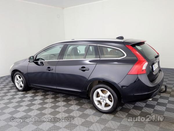 Melns Volvo V60 2011 Tallina, ar dzinēja tilpumu 2.40 L un nobraukumu 369 tūkst. km par 4499 €, foto 4 vietnē AUTOMOTO.COM.LV