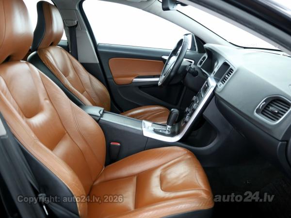 Melns Volvo V60 2011 Tallina, ar dzinēja tilpumu 2.40 L un nobraukumu 369 tūkst. km par 4499 €, foto 6 vietnē AUTOMOTO.COM.LV