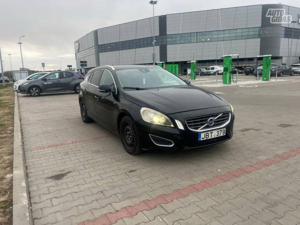 Black Volvo V60 2011 in Vilnius, with an engine capacity of 2.00 L and mileage of 412 thousand km for 3800 €, photo 1 on AUTOMOTO.COM.LV