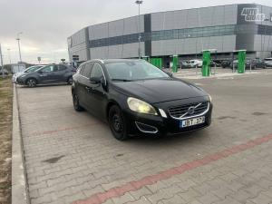 Melns Volvo V60 2011 Viļņa, ar dzinēja tilpumu 2.00 L un nobraukumu 412 tūkst. km par 3800 €, foto  vietnē AUTOMOTO.COM.LV