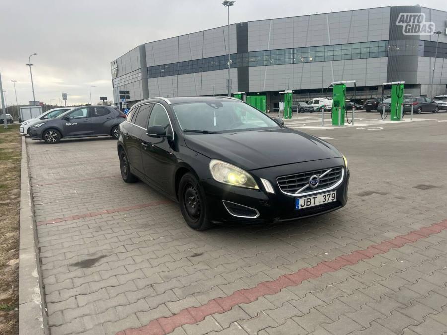 Melns Volvo V60 2011 Viļņa, ar dzinēja tilpumu 2.00 L un nobraukumu 412 tūkst. km par 3800 €, foto 1 vietnē AUTOMOTO.COM.LV