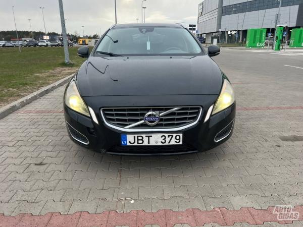 Black Volvo V60 2011 in Vilnius, with an engine capacity of 2.00 L and mileage of 412 thousand km for 3800 €, photo 2 on AUTOMOTO.COM.LV