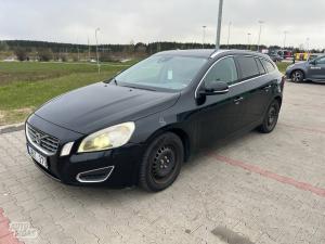 Melns Volvo V60 2011 Viļņa, ar dzinēja tilpumu 2.00 L un nobraukumu 412 tūkst. km par 3800 €, foto 4 vietnē AUTOMOTO.COM.LV