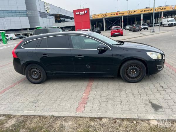 Black Volvo V60 2011 in Vilnius, with an engine capacity of 2.00 L and mileage of 412 thousand km for 3800 €, photo 4 on AUTOMOTO.COM.LV