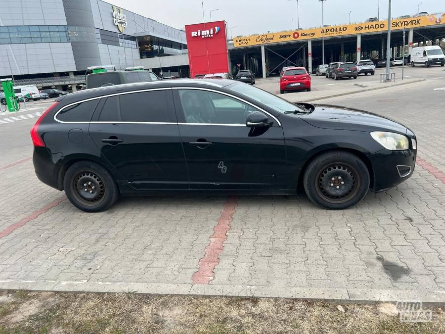 Melns Volvo V60 2011 Viļņa, ar dzinēja tilpumu 2.00 L un nobraukumu 412 tūkst. km par 3800 €, foto 5 vietnē AUTOMOTO.COM.LV