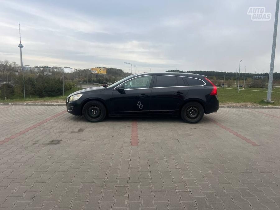 Melns Volvo V60 2011 Viļņa, ar dzinēja tilpumu 2.00 L un nobraukumu 412 tūkst. km par 3800 €, foto 12 vietnē AUTOMOTO.COM.LV