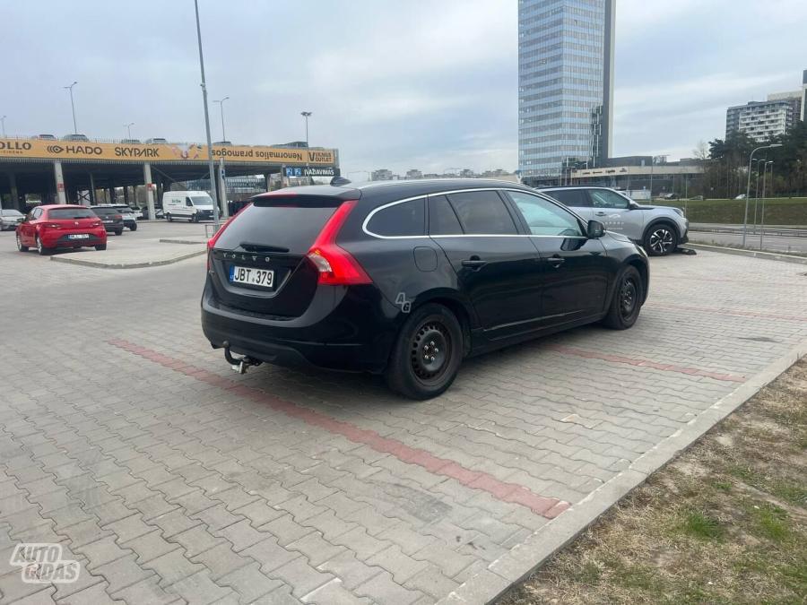 Melns Volvo V60 2011 Viļņa, ar dzinēja tilpumu 2.00 L un nobraukumu 412 tūkst. km par 3800 €, foto 13 vietnē AUTOMOTO.COM.LV