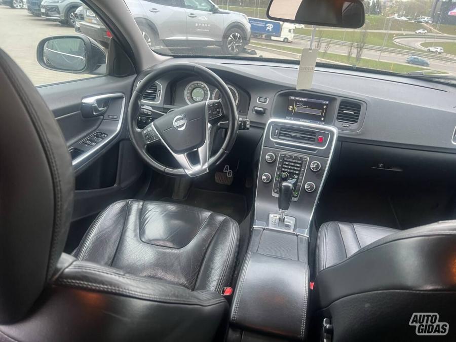 Melns Volvo V60 2011 Viļņa, ar dzinēja tilpumu 2.00 L un nobraukumu 412 tūkst. km par 3800 €, foto 17 vietnē AUTOMOTO.COM.LV