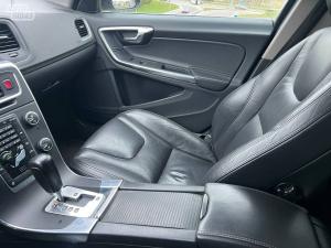 Melns Volvo V60 2011 Viļņa, ar dzinēja tilpumu 2.00 L un nobraukumu 412 tūkst. km par 3800 €, foto 18 vietnē AUTOMOTO.COM.LV