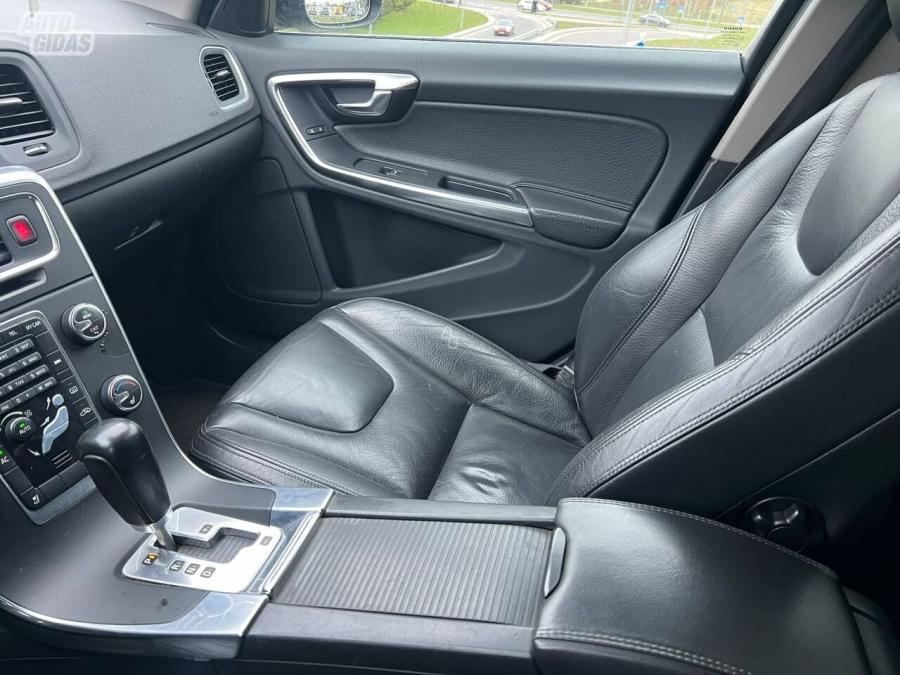 Melns Volvo V60 2011 Viļņa, ar dzinēja tilpumu 2.00 L un nobraukumu 412 tūkst. km par 3800 €, foto 18 vietnē AUTOMOTO.COM.LV
