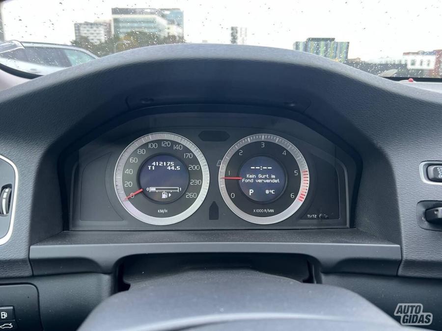 Melns Volvo V60 2011 Viļņa, ar dzinēja tilpumu 2.00 L un nobraukumu 412 tūkst. km par 3800 €, foto 19 vietnē AUTOMOTO.COM.LV