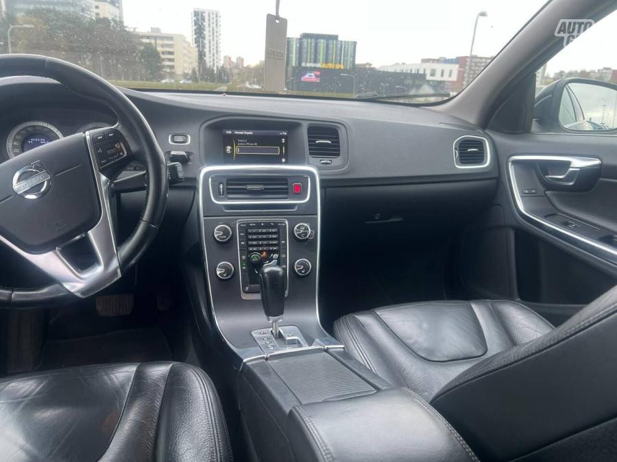 Melns Volvo V60 2011 Viļņa, ar dzinēja tilpumu 2.00 L un nobraukumu 412 tūkst. km par 3800 €, foto 20 vietnē AUTOMOTO.COM.LV