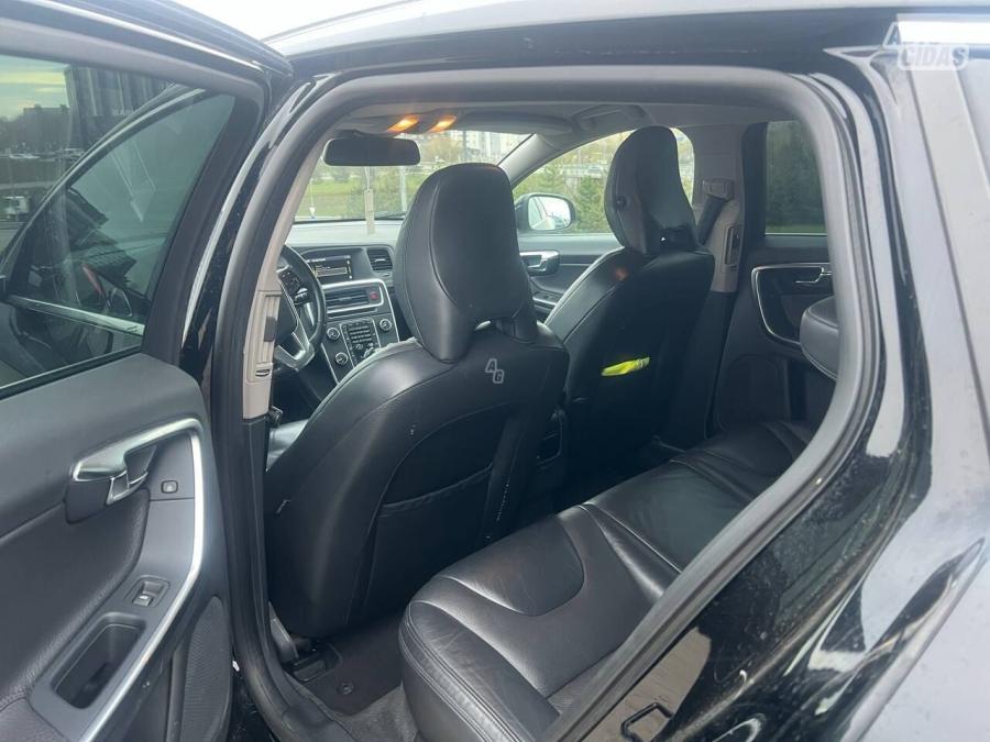 Melns Volvo V60 2011 Viļņa, ar dzinēja tilpumu 2.00 L un nobraukumu 412 tūkst. km par 3800 €, foto 22 vietnē AUTOMOTO.COM.LV