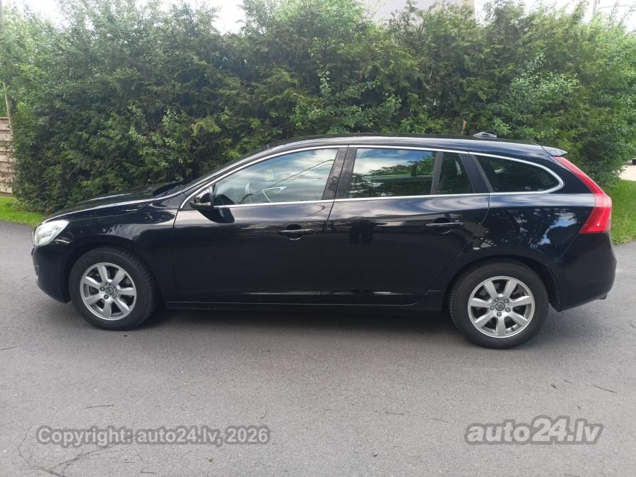 Black Volvo V60 2011 in Paide, with an engine capacity of 2.00 L and mileage of 234 thousand km for 6800 €, photo 5 on AUTOMOTO.COM.LV