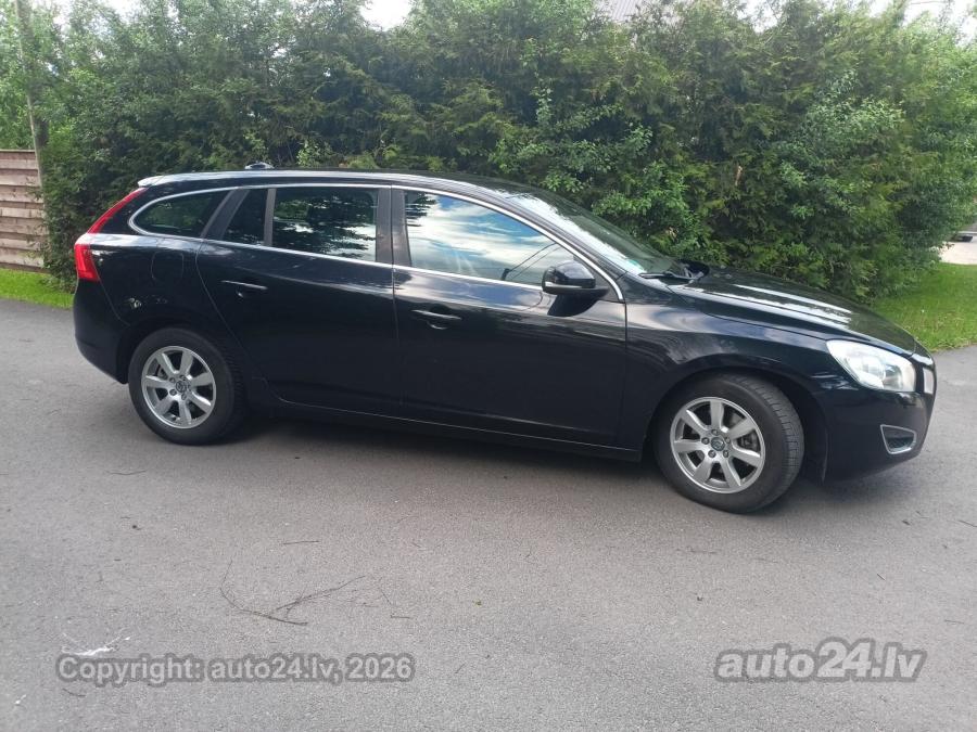Black Volvo V60 2011 in Paide, with an engine capacity of 2.00 L and mileage of 234 thousand km for 6800 €, photo 6 on AUTOMOTO.COM.LV