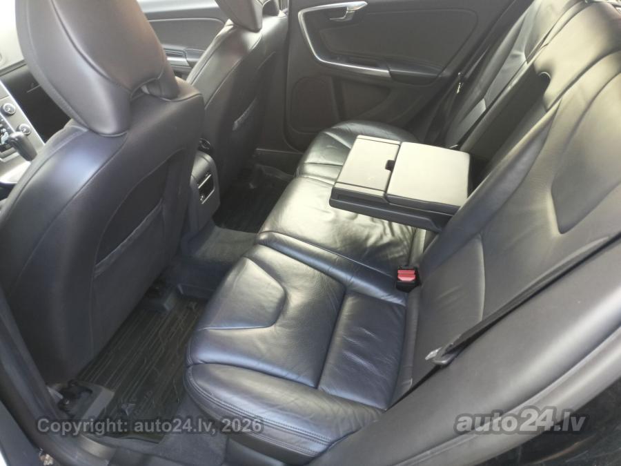 Black Volvo V60 2011 in Paide, with an engine capacity of 2.00 L and mileage of 234 thousand km for 6800 €, photo 12 on AUTOMOTO.COM.LV