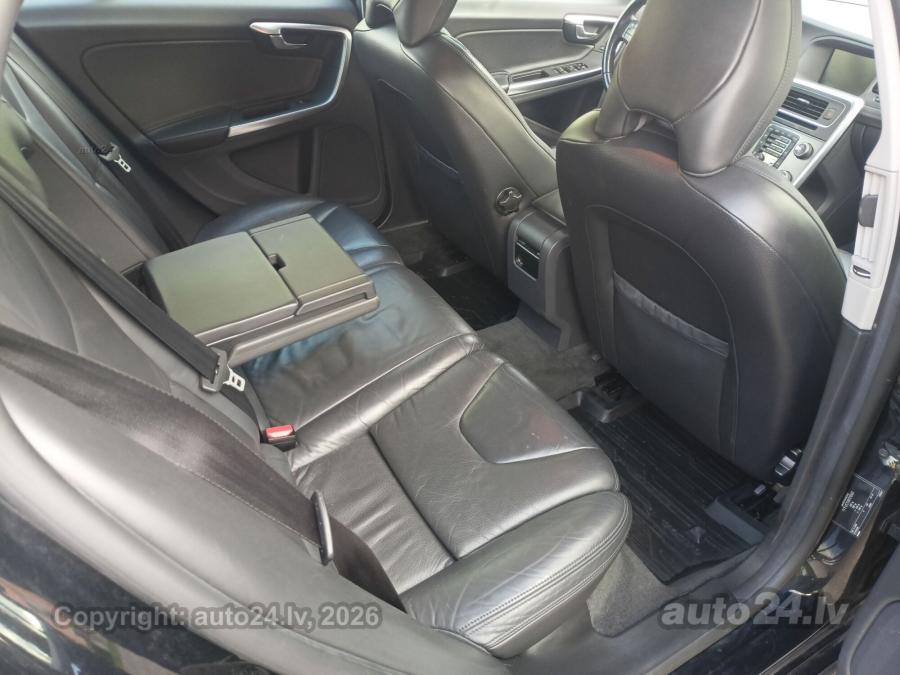 Black Volvo V60 2011 in Paide, with an engine capacity of 2.00 L and mileage of 234 thousand km for 6800 €, photo 13 on AUTOMOTO.COM.LV