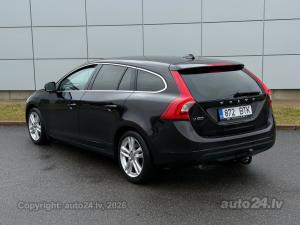 Black Volvo V60 2011 in Tartu, with an engine capacity of 2.00 L and mileage of 400 thousand km for 5300 €, photo 5 on AUTOMOTO.COM.LV