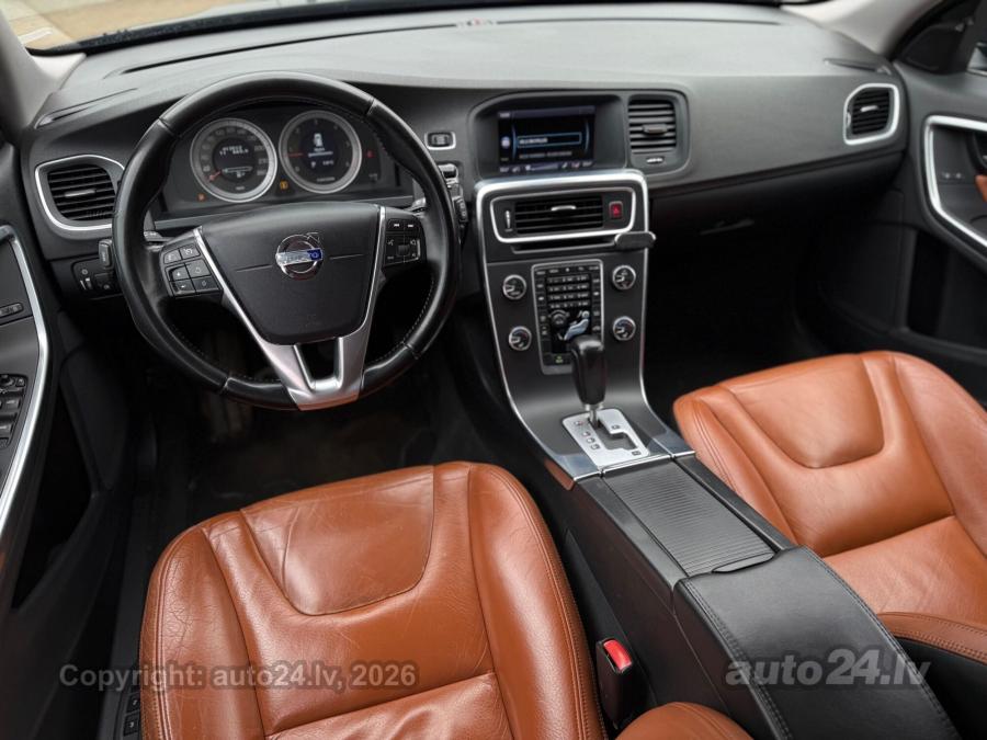 Black Volvo V60 2011 in Tartu, with an engine capacity of 2.00 L and mileage of 400 thousand km for 5300 €, photo 8 on AUTOMOTO.COM.LV