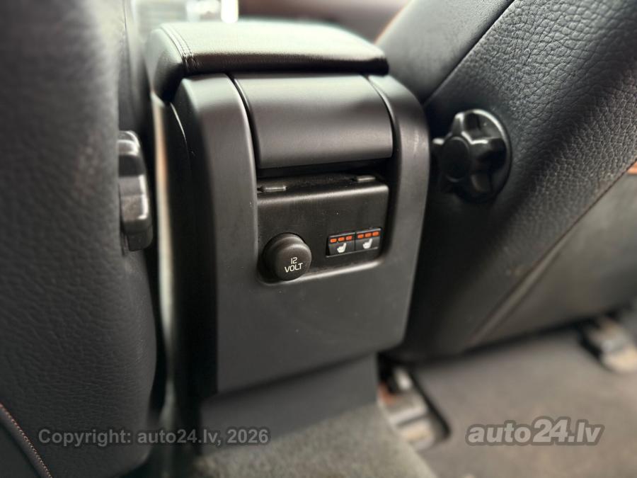 Black Volvo V60 2011 in Tartu, with an engine capacity of 2.00 L and mileage of 400 thousand km for 5300 €, photo 12 on AUTOMOTO.COM.LV
