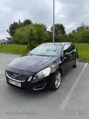 Melns Volvo V60 2011 Tallina, ar dzinēja tilpumu 2.00 L un nobraukumu 336 tūkst. km par 5000 €, foto  vietnē AUTOMOTO.COM.LV
