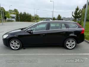 Melns Volvo V60 2011 Tallina, ar dzinēja tilpumu 2.00 L un nobraukumu 336 tūkst. km par 5000 €, foto 3 vietnē AUTOMOTO.COM.LV