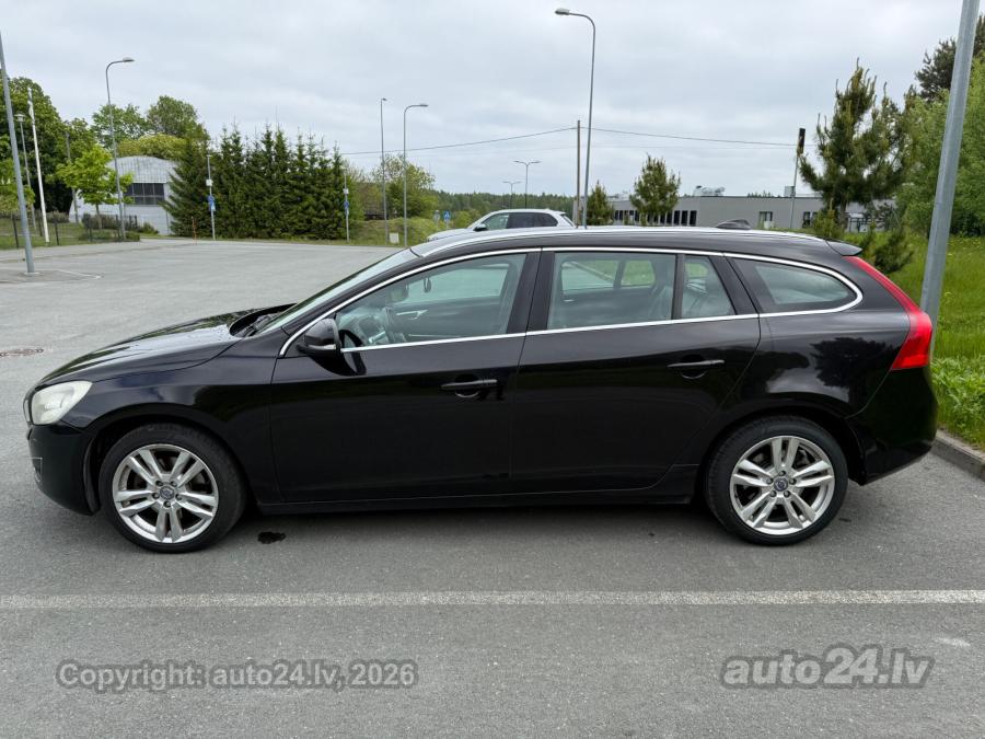 Melns Volvo V60 2011 Tallina, ar dzinēja tilpumu 2.00 L un nobraukumu 336 tūkst. km par 5000 €, foto 3 vietnē AUTOMOTO.COM.LV