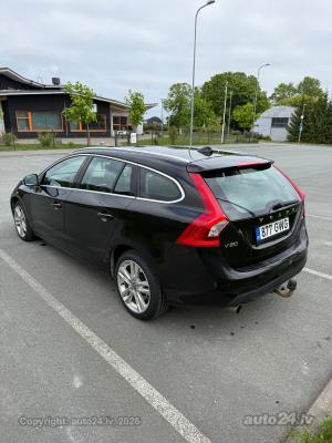 Melns Volvo V60 2011 Tallina, ar dzinēja tilpumu 2.00 L un nobraukumu 336 tūkst. km par 5000 €, foto 7 vietnē AUTOMOTO.COM.LV