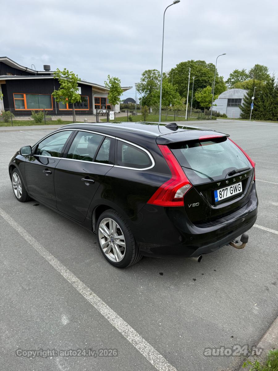 Melns Volvo V60 2011 Tallina, ar dzinēja tilpumu 2.00 L un nobraukumu 336 tūkst. km par 5000 €, foto 7 vietnē AUTOMOTO.COM.LV