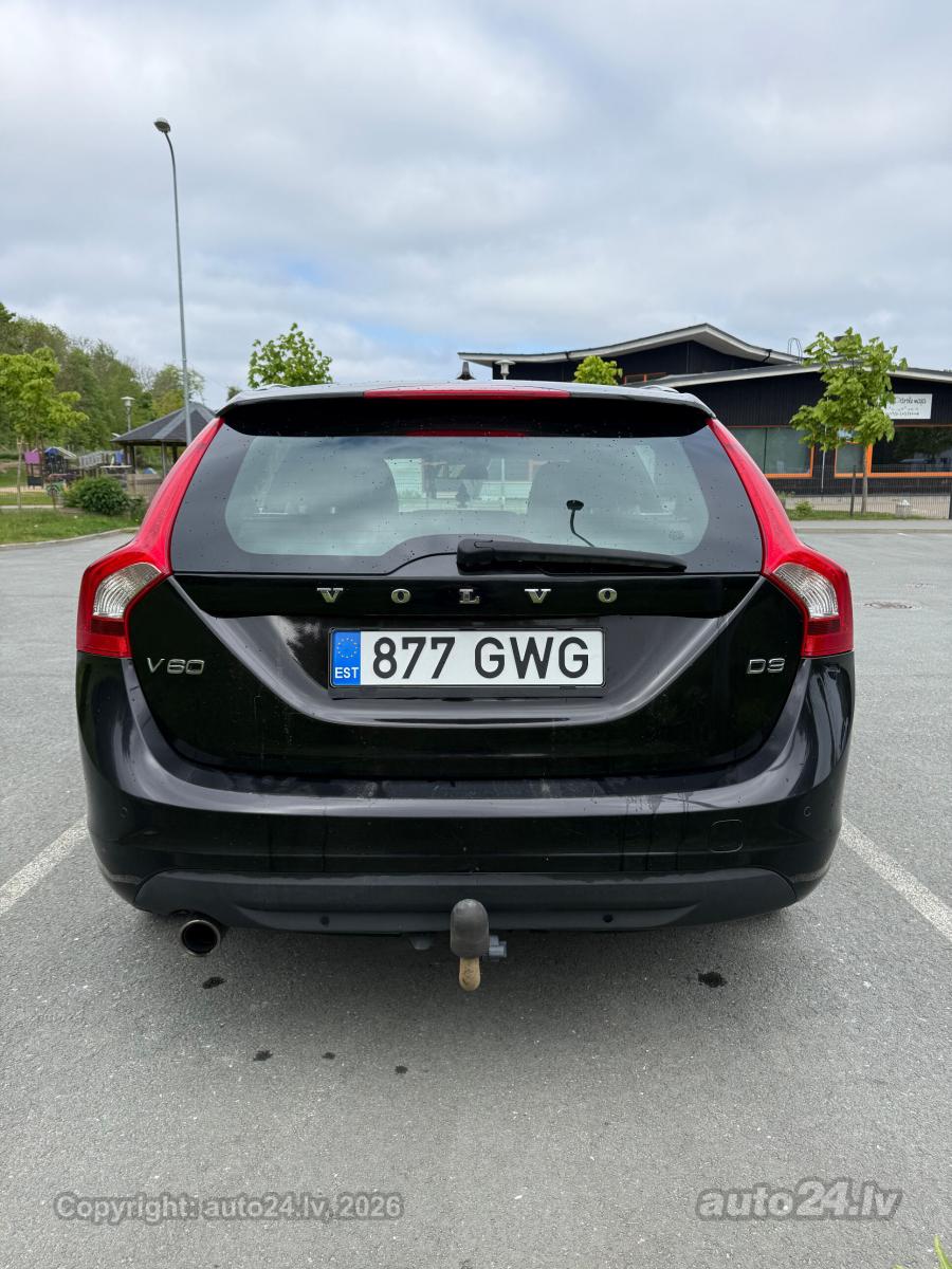 Melns Volvo V60 2011 Tallina, ar dzinēja tilpumu 2.00 L un nobraukumu 336 tūkst. km par 5000 €, foto 8 vietnē AUTOMOTO.COM.LV