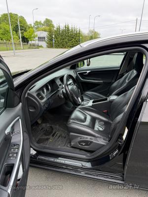 Melns Volvo V60 2011 Tallina, ar dzinēja tilpumu 2.00 L un nobraukumu 336 tūkst. km par 5000 €, foto 9 vietnē AUTOMOTO.COM.LV