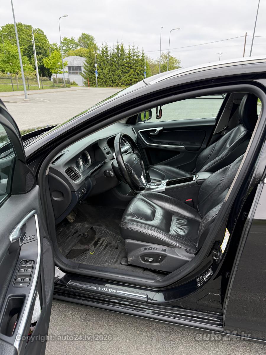 Melns Volvo V60 2011 Tallina, ar dzinēja tilpumu 2.00 L un nobraukumu 336 tūkst. km par 5000 €, foto 9 vietnē AUTOMOTO.COM.LV