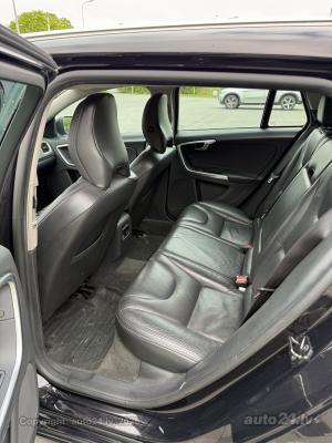Melns Volvo V60 2011 Tallina, ar dzinēja tilpumu 2.00 L un nobraukumu 336 tūkst. km par 5000 €, foto 10 vietnē AUTOMOTO.COM.LV