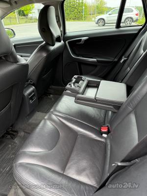 Melns Volvo V60 2011 Tallina, ar dzinēja tilpumu 2.00 L un nobraukumu 336 tūkst. km par 5000 €, foto 11 vietnē AUTOMOTO.COM.LV