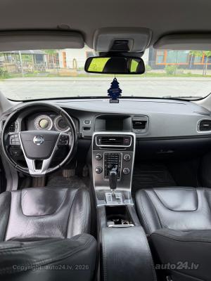 Melns Volvo V60 2011 Tallina, ar dzinēja tilpumu 2.00 L un nobraukumu 336 tūkst. km par 5000 €, foto 12 vietnē AUTOMOTO.COM.LV