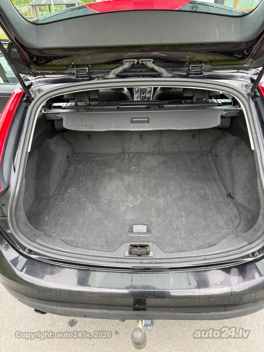 Melns Volvo V60 2011 Tallina, ar dzinēja tilpumu 2.00 L un nobraukumu 336 tūkst. km par 5000 €, foto 13 vietnē AUTOMOTO.COM.LV