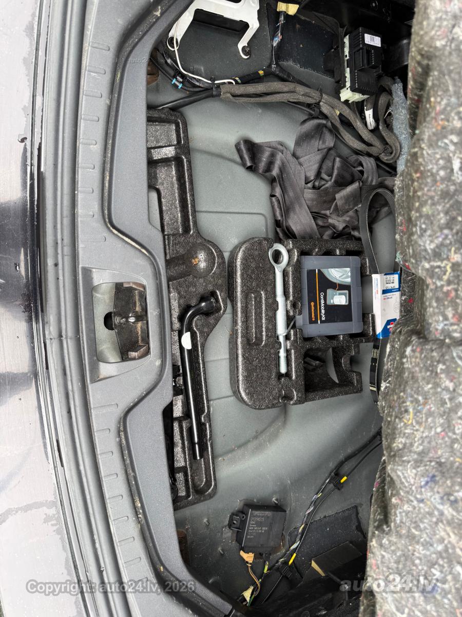 Melns Volvo V60 2011 Tallina, ar dzinēja tilpumu 2.00 L un nobraukumu 336 tūkst. km par 5000 €, foto 15 vietnē AUTOMOTO.COM.LV