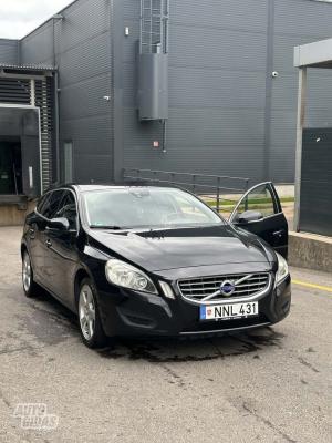 Черный Вольво B60 2011 в Вильнюс, объемом двигателя 2.00 л и пробегом 280 тыс. км за 5300 €, фото 3 на AUTOMOTO.COM.LV