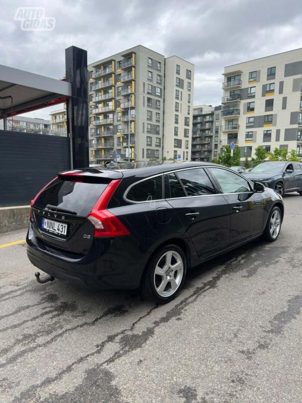 Melns Volvo V60 2011 Viļņa, ar dzinēja tilpumu 2.00 L un nobraukumu 280 tūkst. km par 5300 €, foto 6 vietnē AUTOMOTO.COM.LV