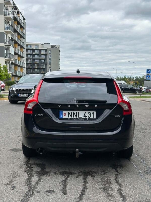 Melns Volvo V60 2011 Viļņa, ar dzinēja tilpumu 2.00 L un nobraukumu 280 tūkst. km par 5300 €, foto 7 vietnē AUTOMOTO.COM.LV