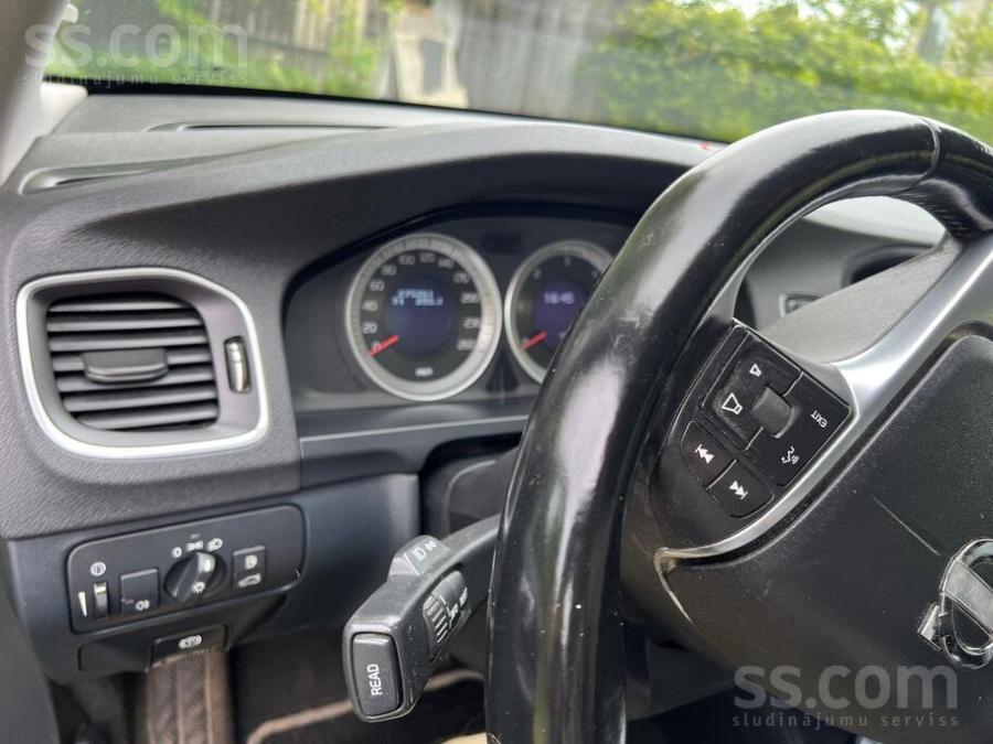 Черный Вольво B60 2011 в Рига, объемом двигателя 2.00 л и пробегом 275 тыс. км за 6500 €, фото 3 на AUTOMOTO.COM.LV