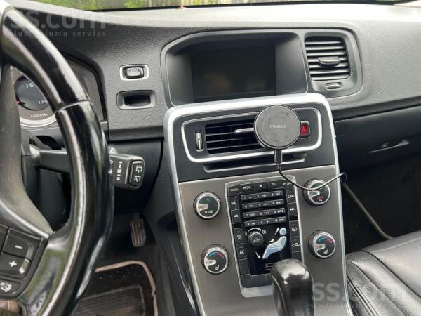 Черный Вольво B60 2011 в Рига, объемом двигателя 2.00 л и пробегом 275 тыс. км за 6500 €, фото 7 на AUTOMOTO.COM.LV