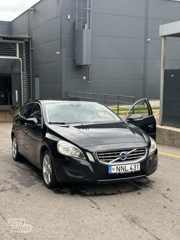 Black Volvo V60 2011 in Vilnius, with an engine capacity of 2.00 L and mileage of 284 thousand km for 5300 €, photo 2 on AUTOMOTO.COM.LV